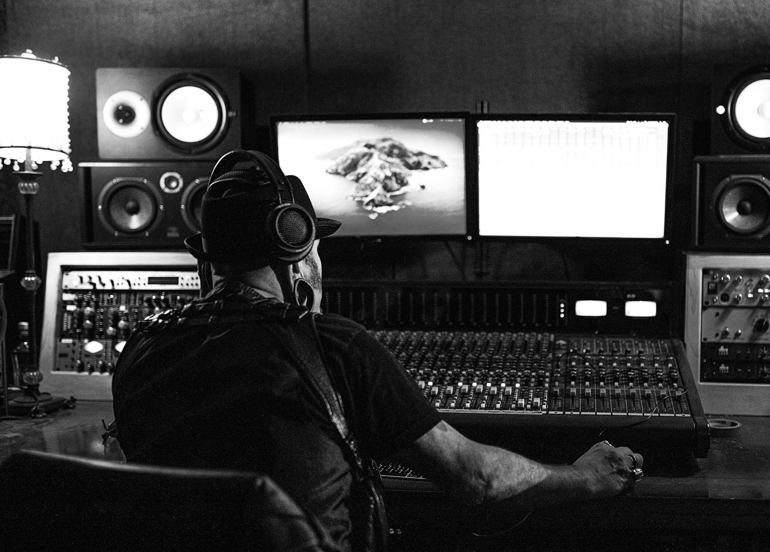 What is Bus? The Definition of Audio Bus